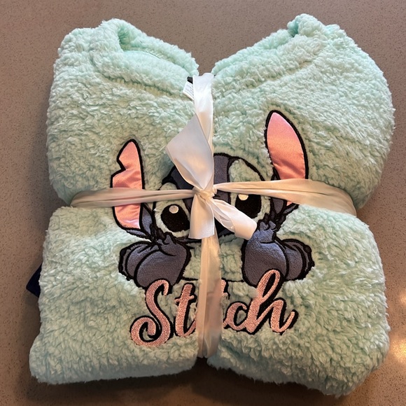Disney | Intimates & Sleepwear | Nwt Stitch Soft And Cozy Pajama Set ...